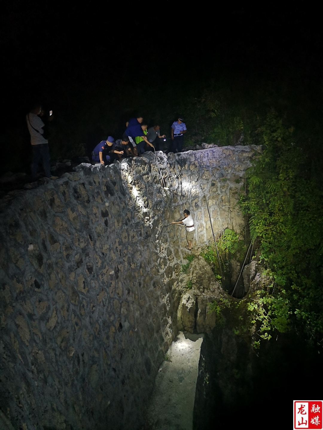 里耶镇多部门联动 成功救援两名被困游客 龙山新闻网